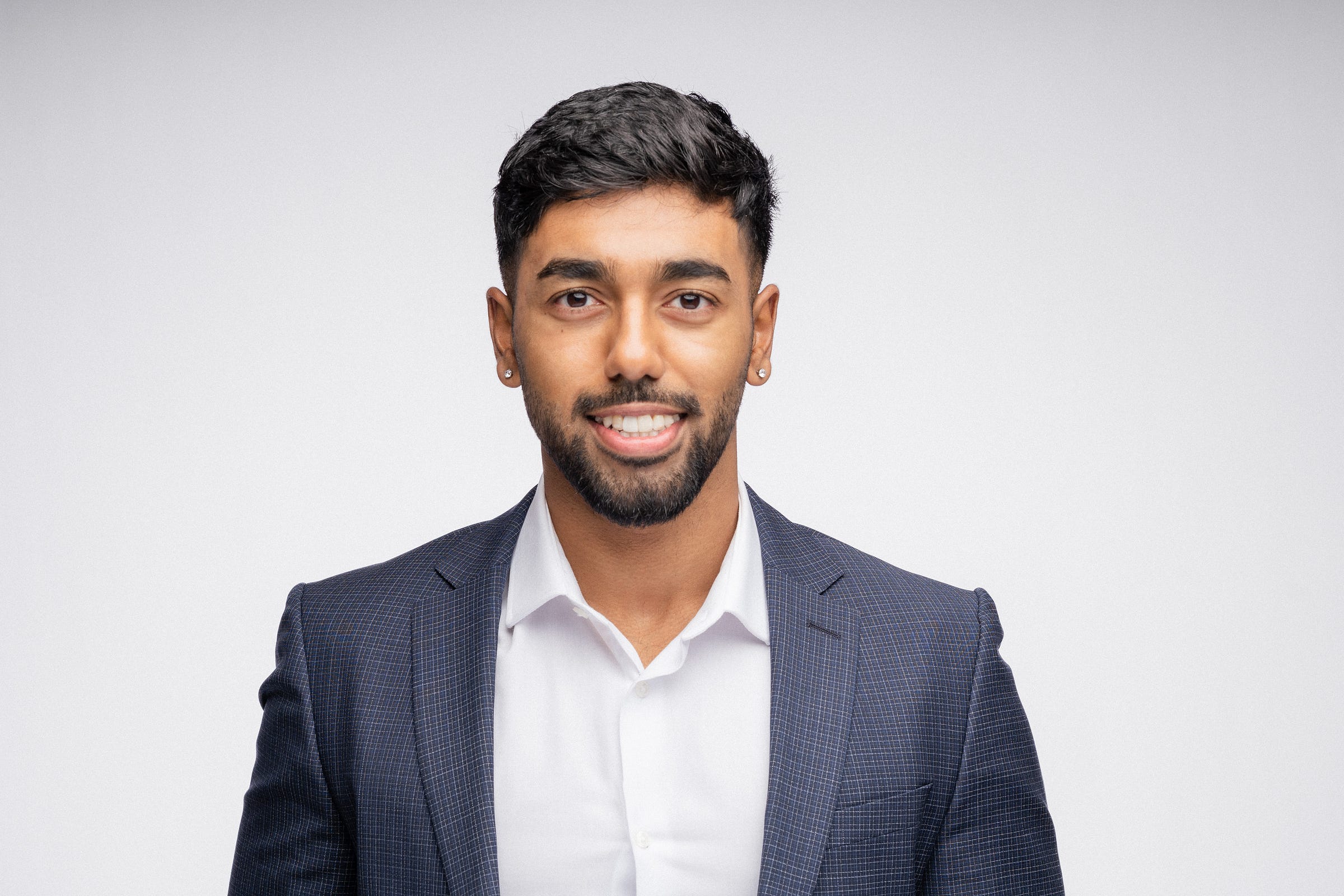 Aaron Dhobi – Medium