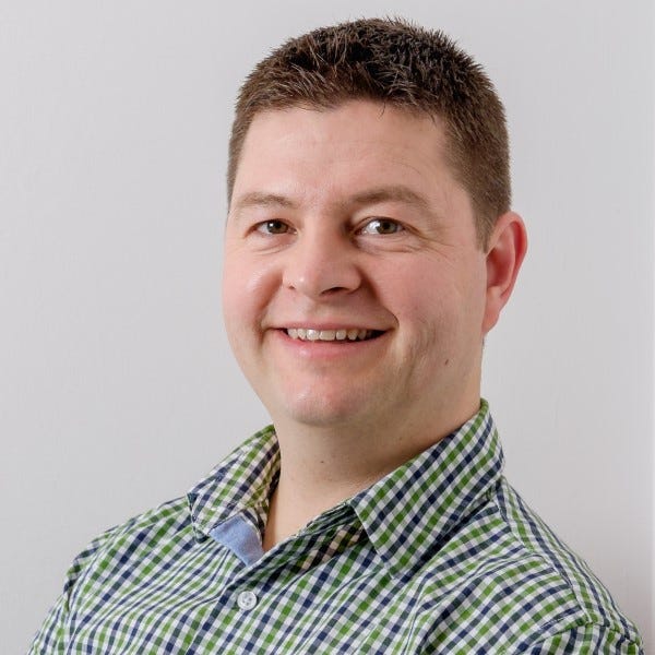 Jonathan Dodd – Medium