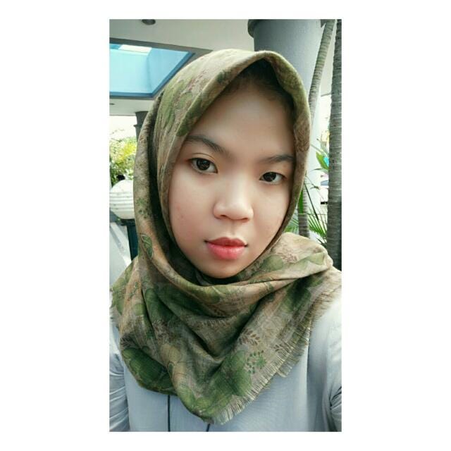 Adella Adiningtyas – Medium