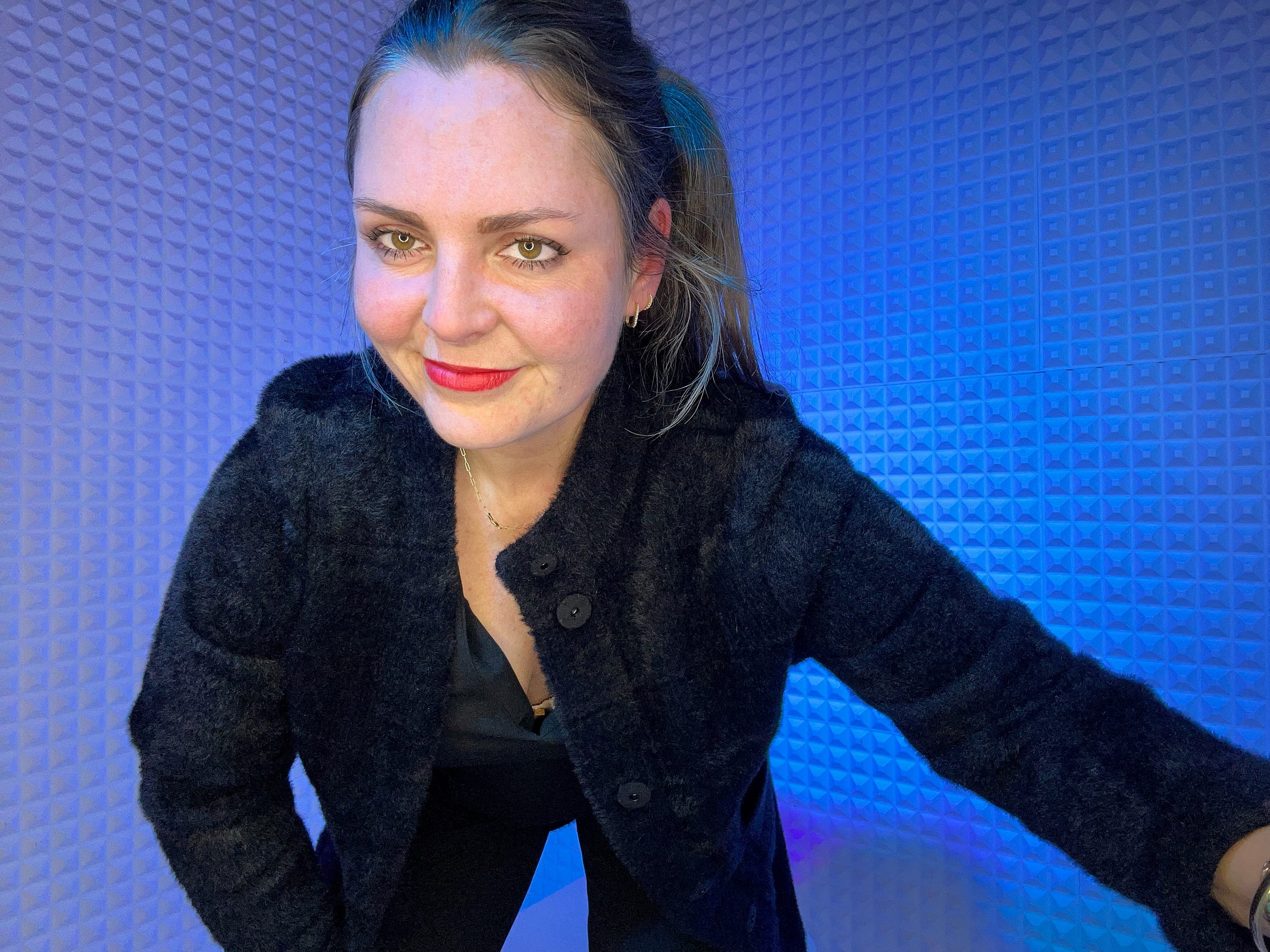 Elizabeth Hunter – Medium