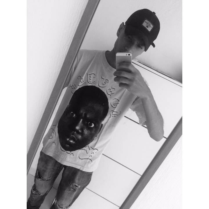 Roni Azevedo – Medium