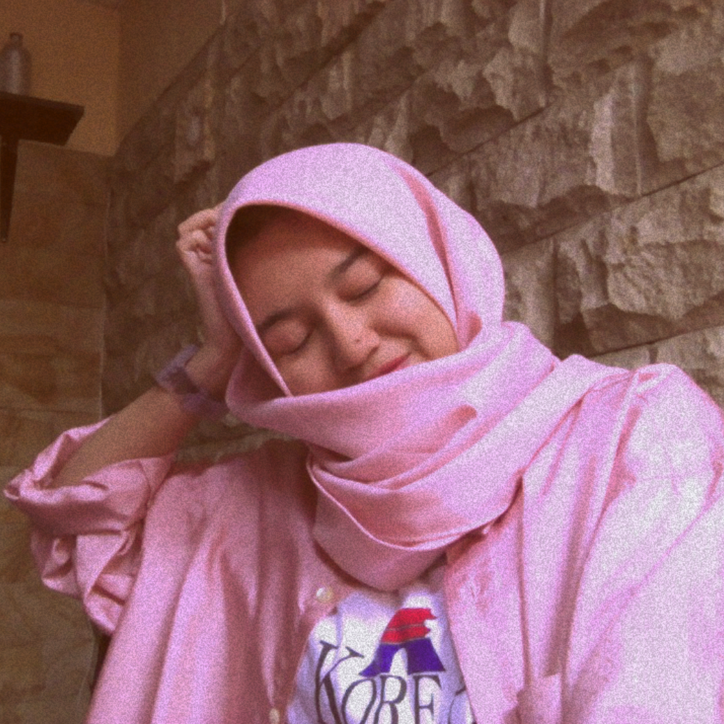 Adinda Shafira – Medium