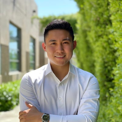 Huy Ong – Medium