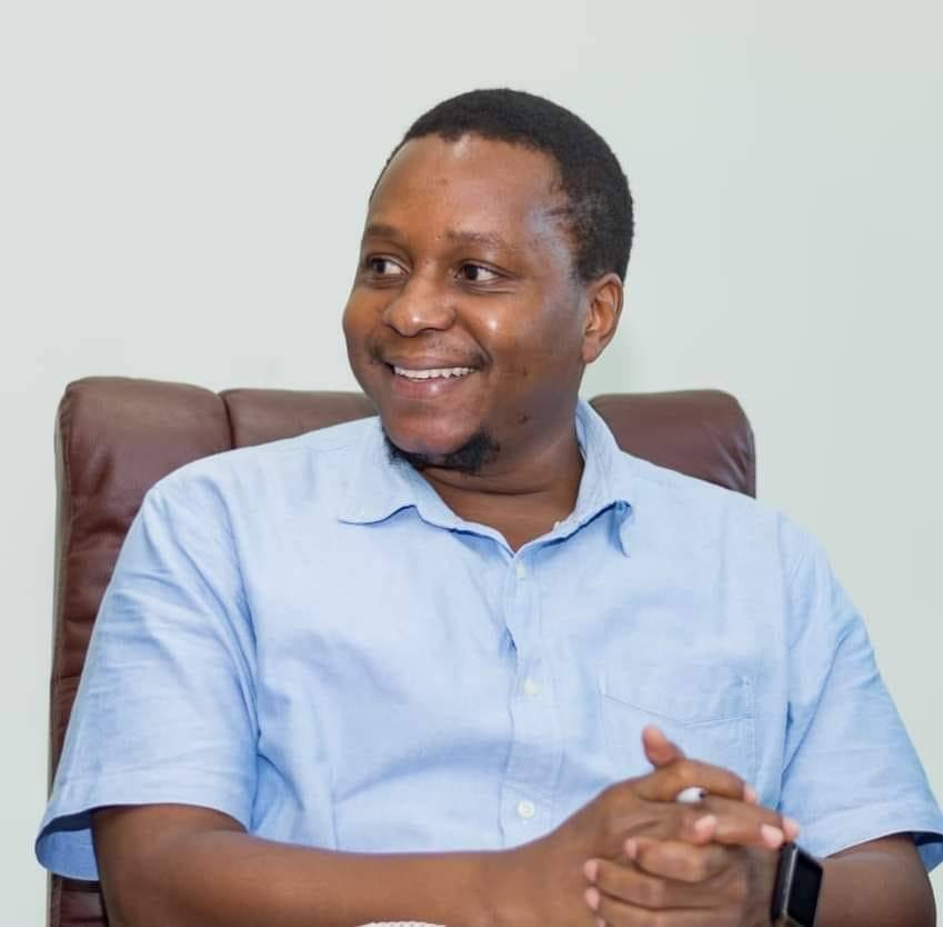 Arnold Abawata – Medium