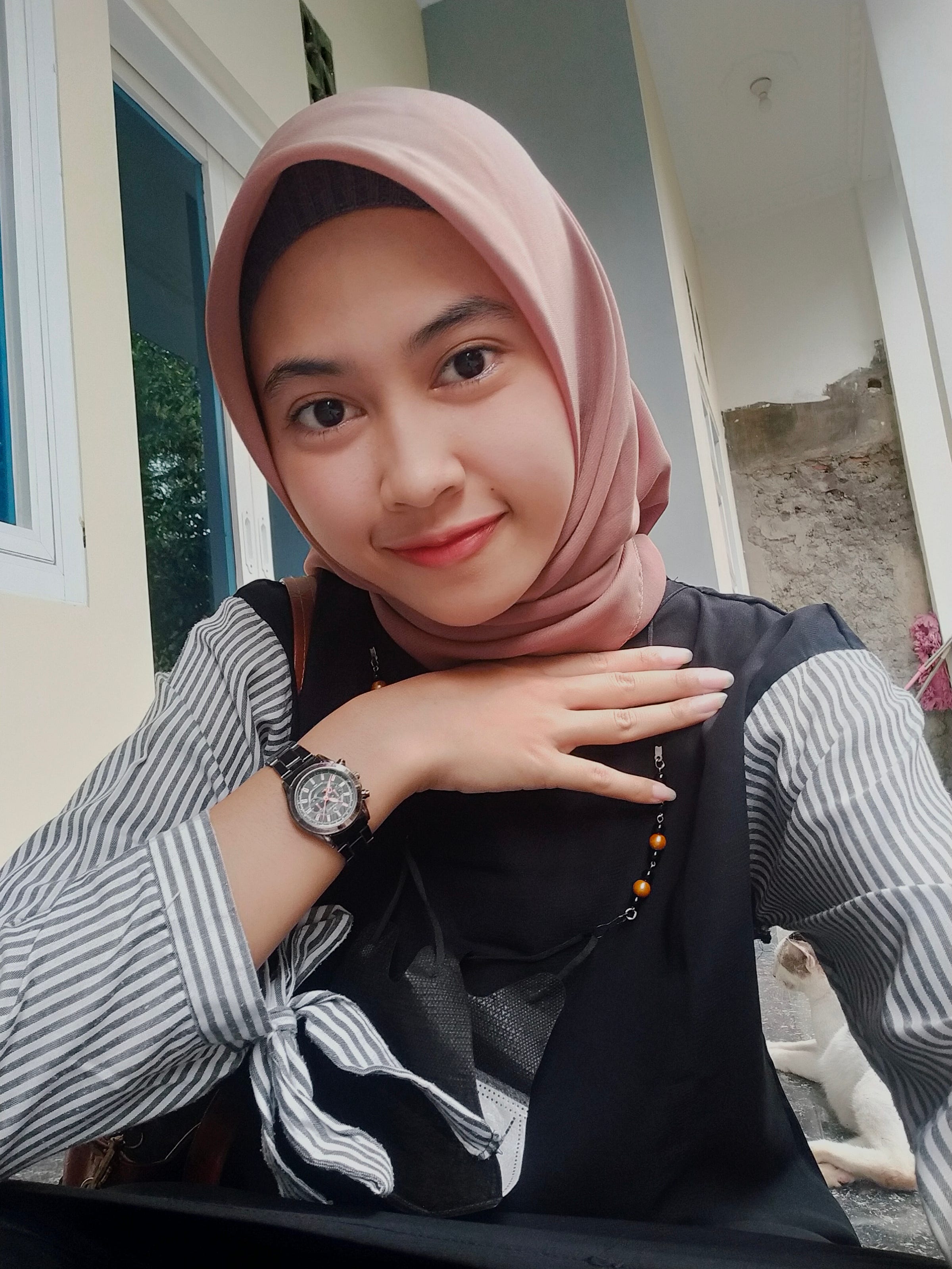 Ratna Dwi Kristina Sari – Medium