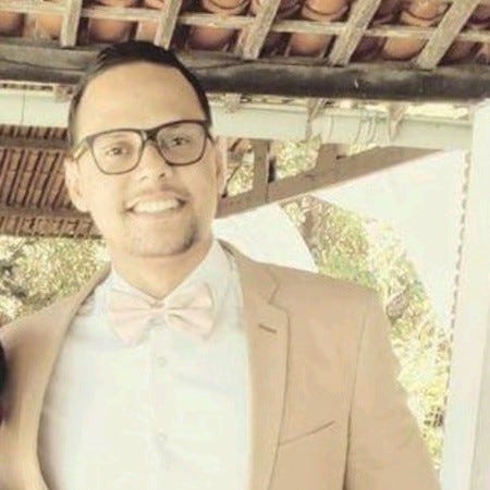 Felipe Eduardo – Medium