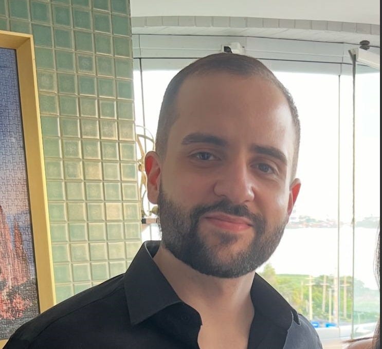 Daniel Mangabeira Correia – Medium