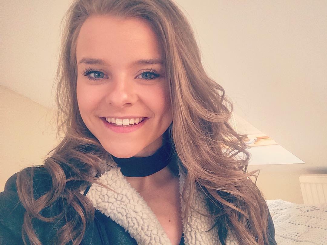 Ellie Bandy – Medium