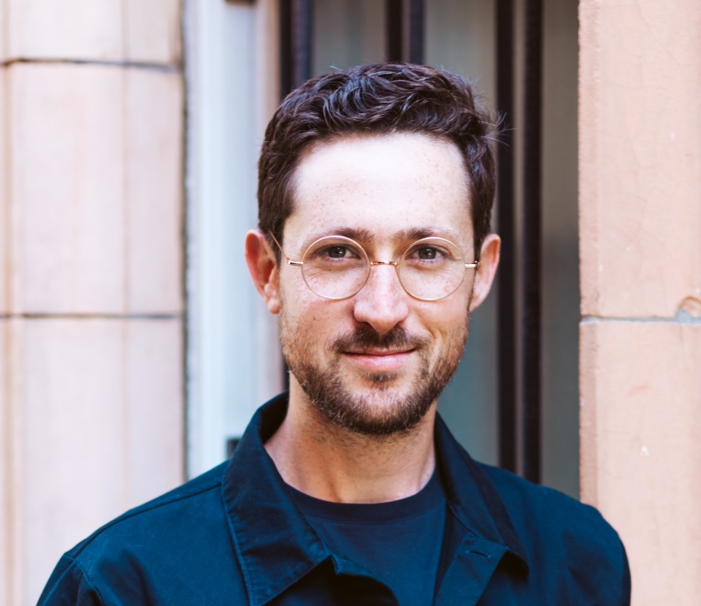 Tomer Strikovsky – Medium