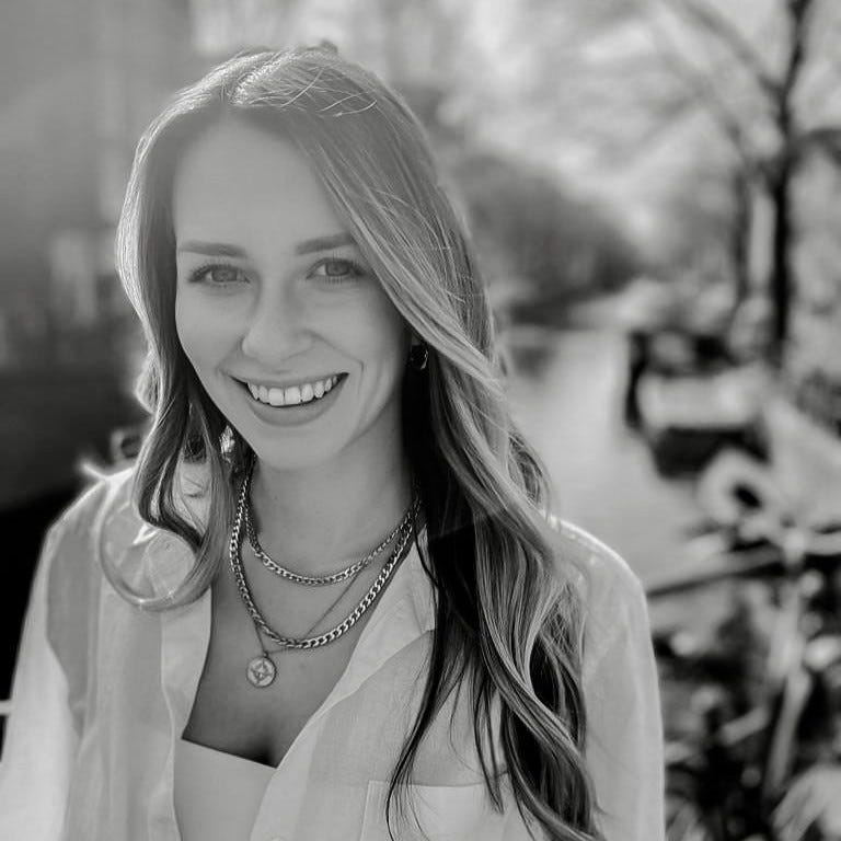 Joleen Maria – Medium