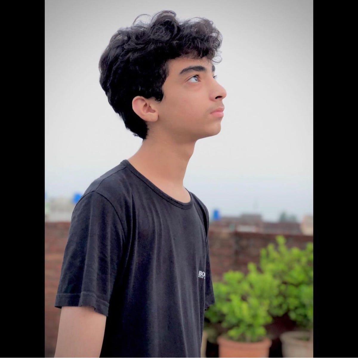 Azaan Sadaat – Medium