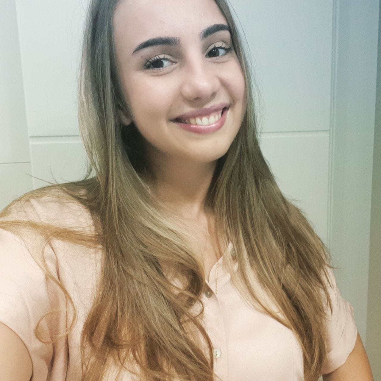 Lara Cezar – Medium