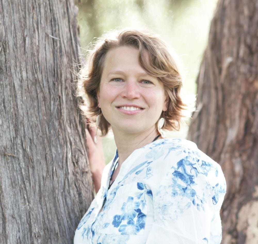 Julia Neumann – Medium
