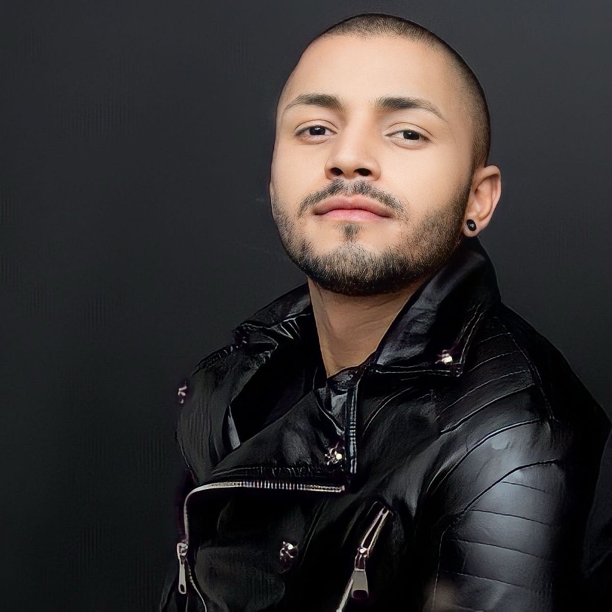 Alex Alves – Medium