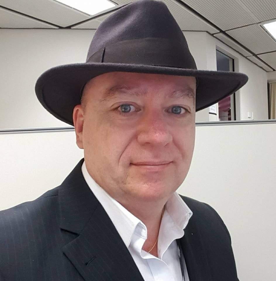 Alan Howard – Medium