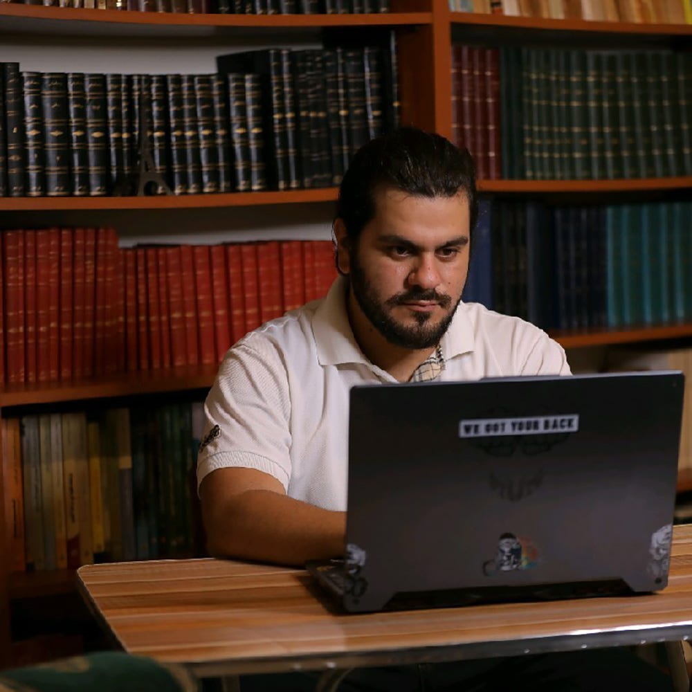 Elias Nader – Medium