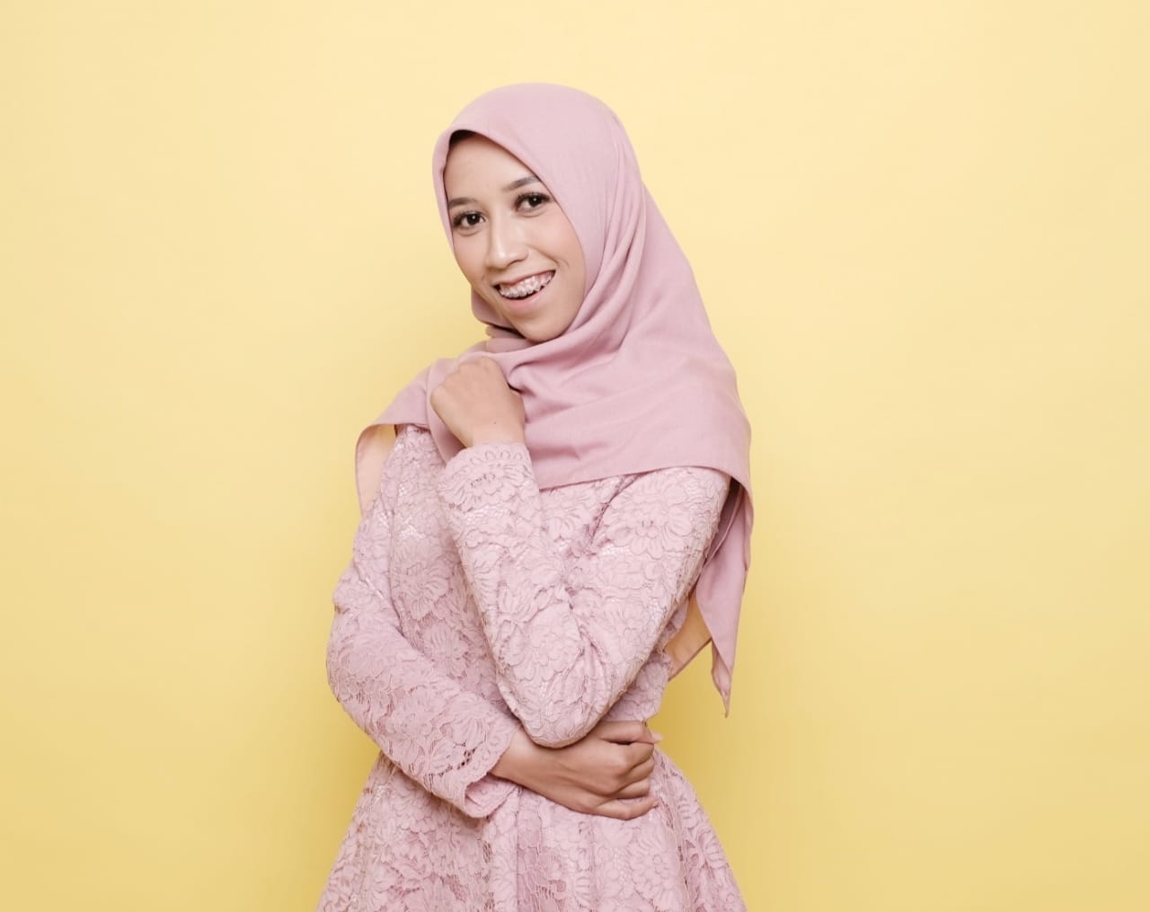 Innes Deviana – Medium