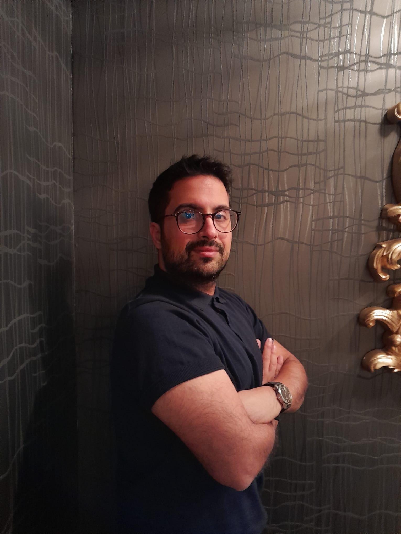 Melih Oznalbant – Medium