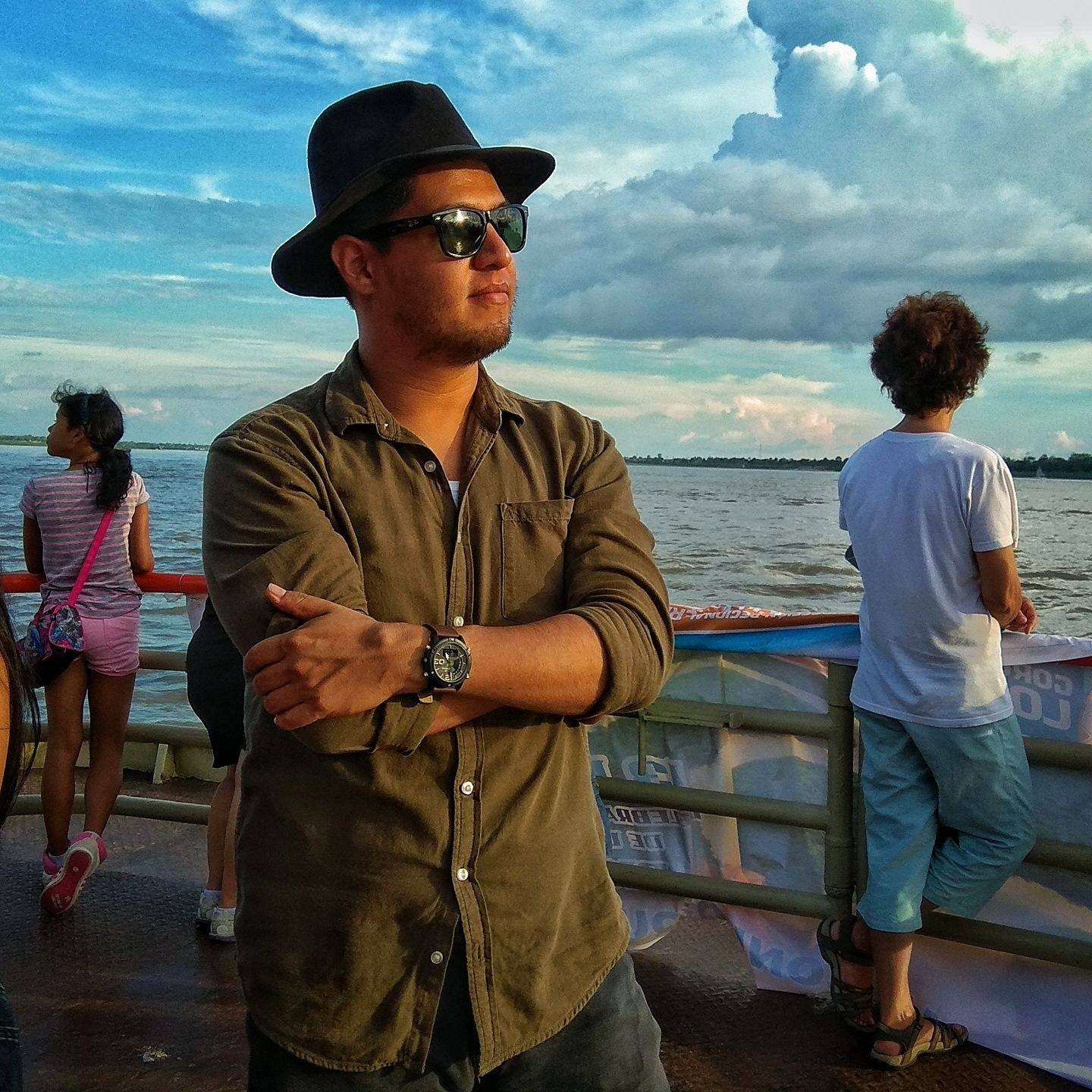 Carlos Cook Morris – Medium