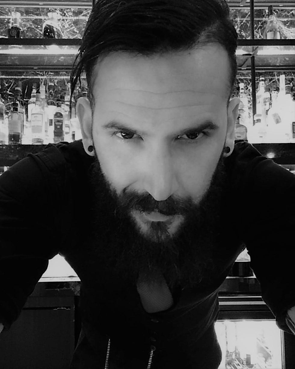 Damian Laounaros – Medium