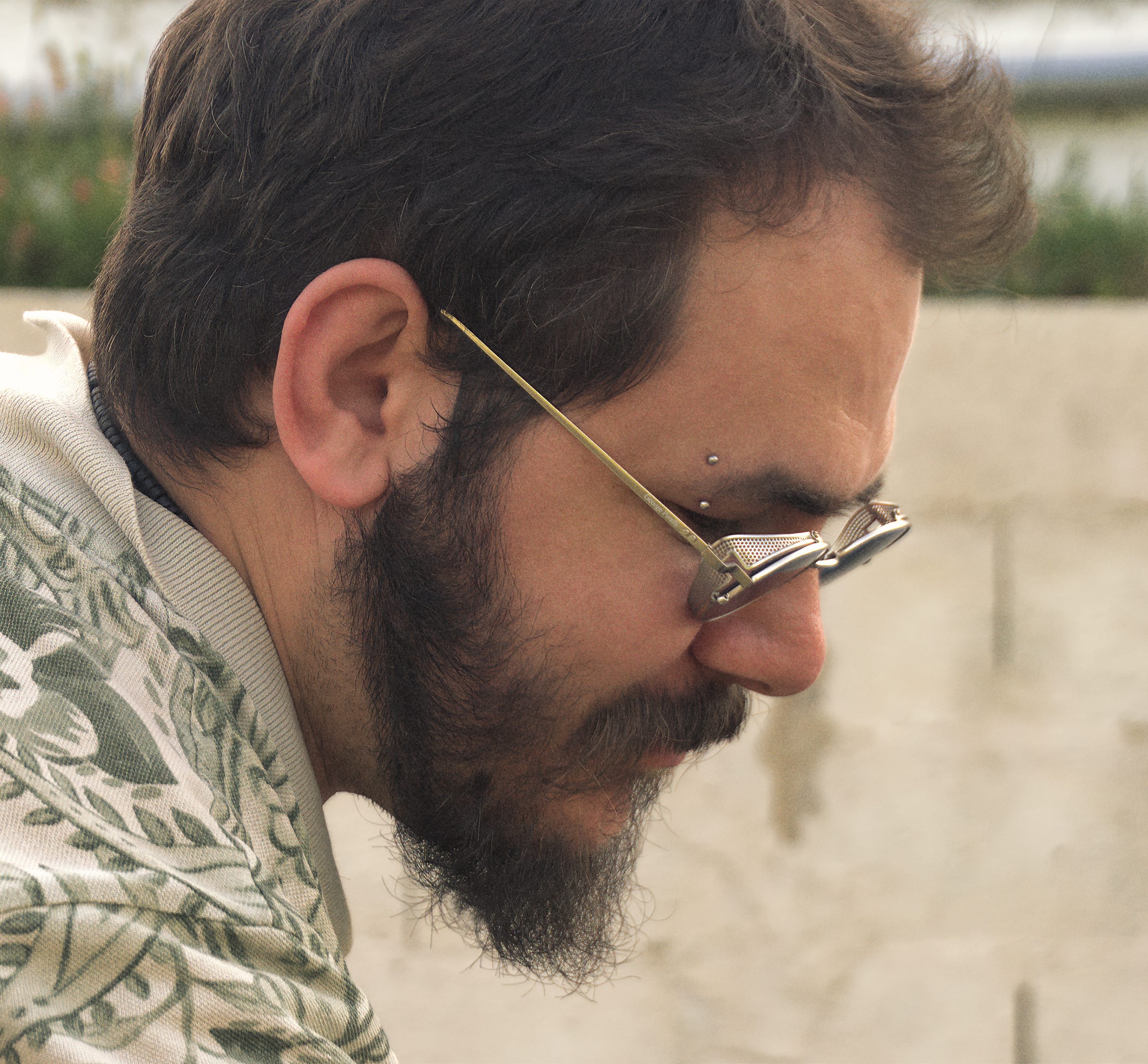 Zurab Kostava – Medium