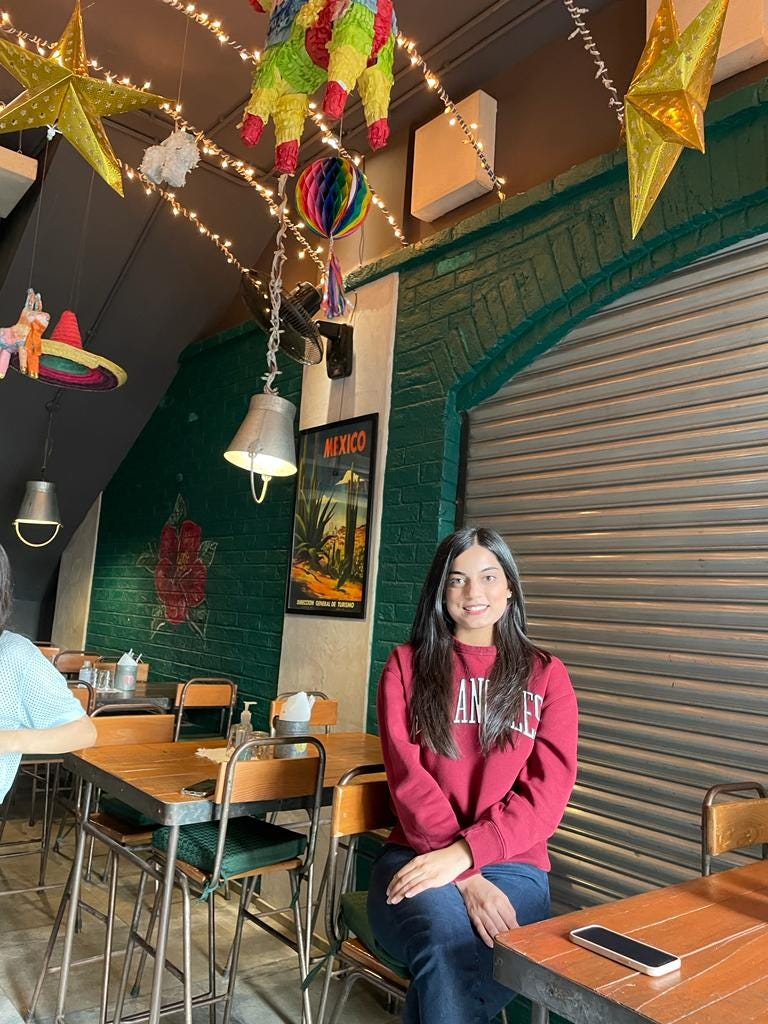 Ayza Mansoor – Medium