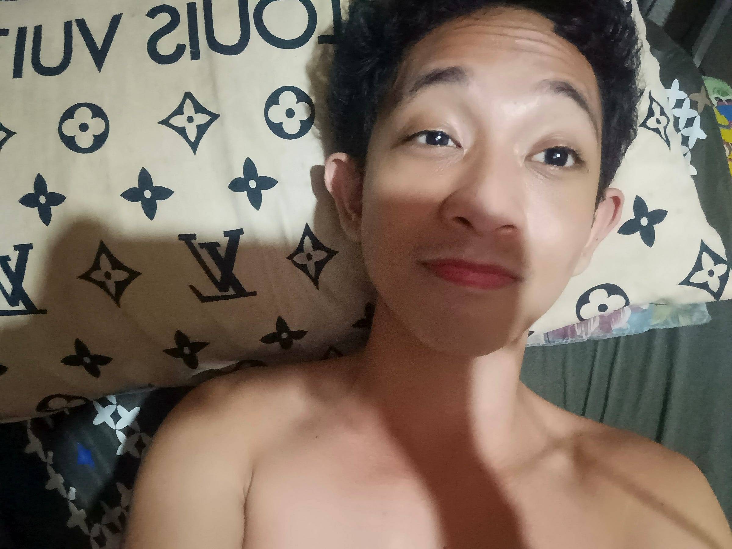 Mark Ian Rieza – Medium