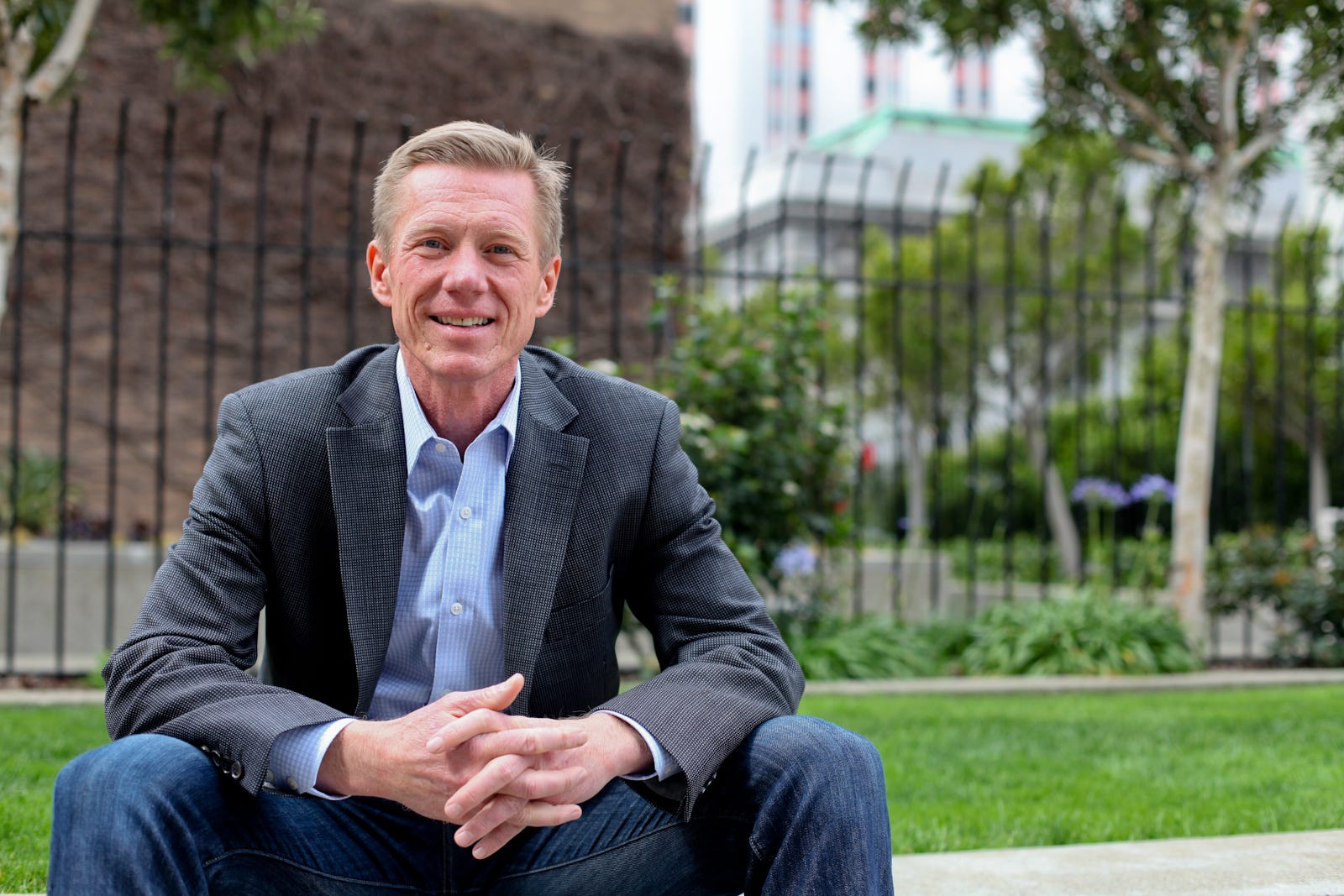 Dan Harvey – Medium