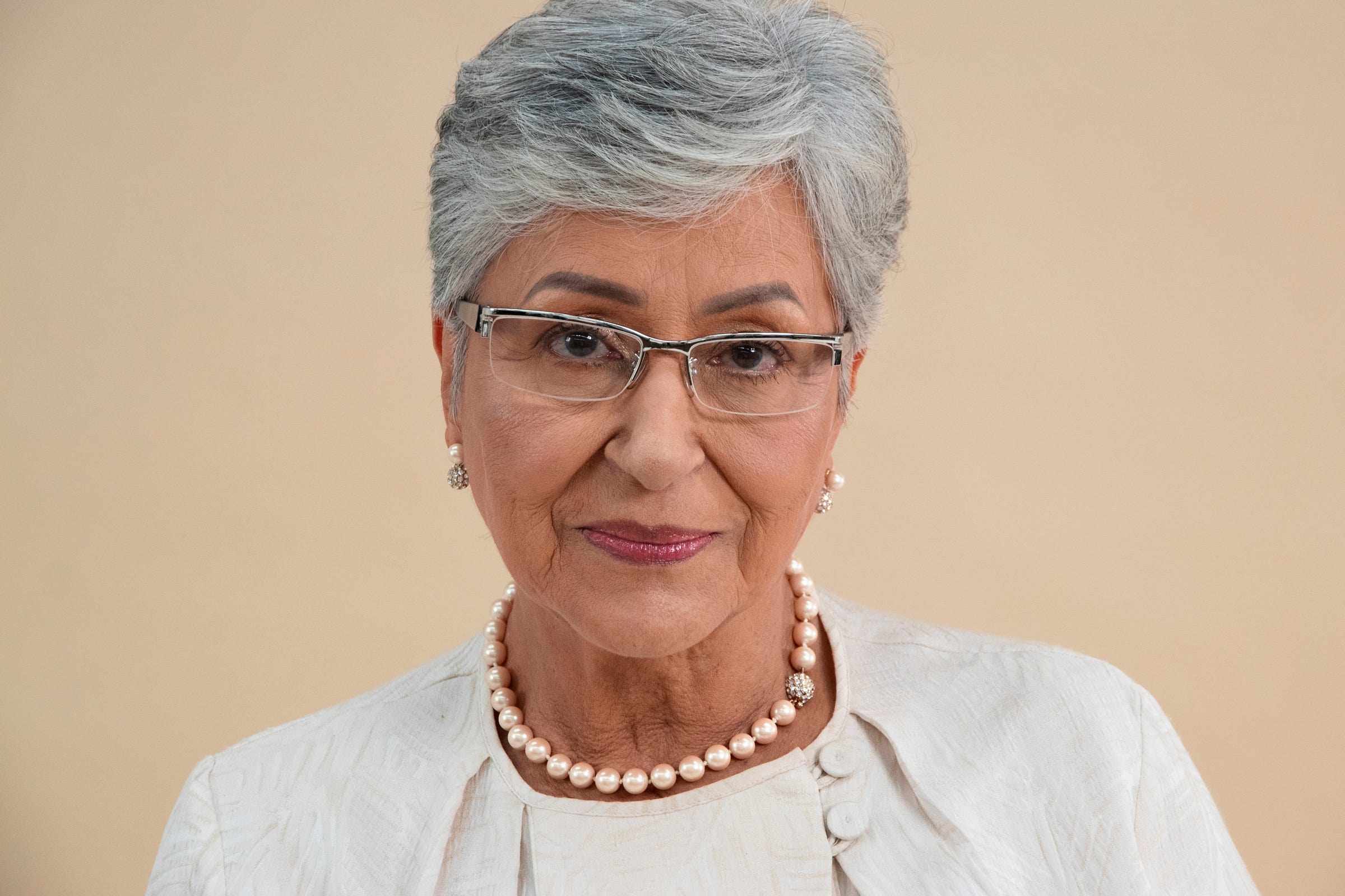 Alice Adam – Medium