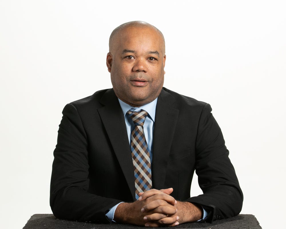 About – Dr. Ernesto Lee – Medium