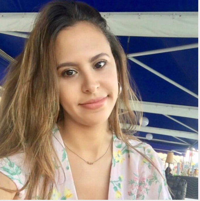 Yasmine Moustatia – Medium