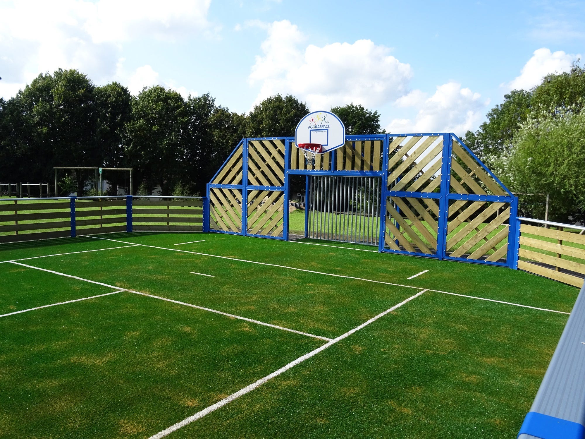 MUGA FACILITY UK – Medium