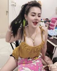 Ella Sakil – Medium