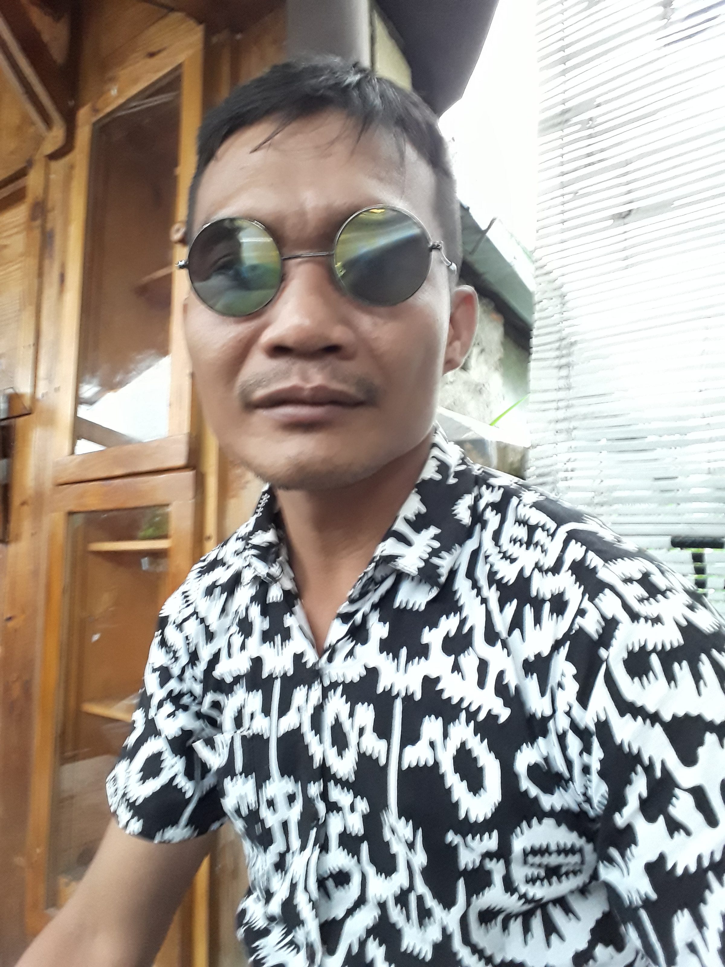 Nover Iman Zai – Medium