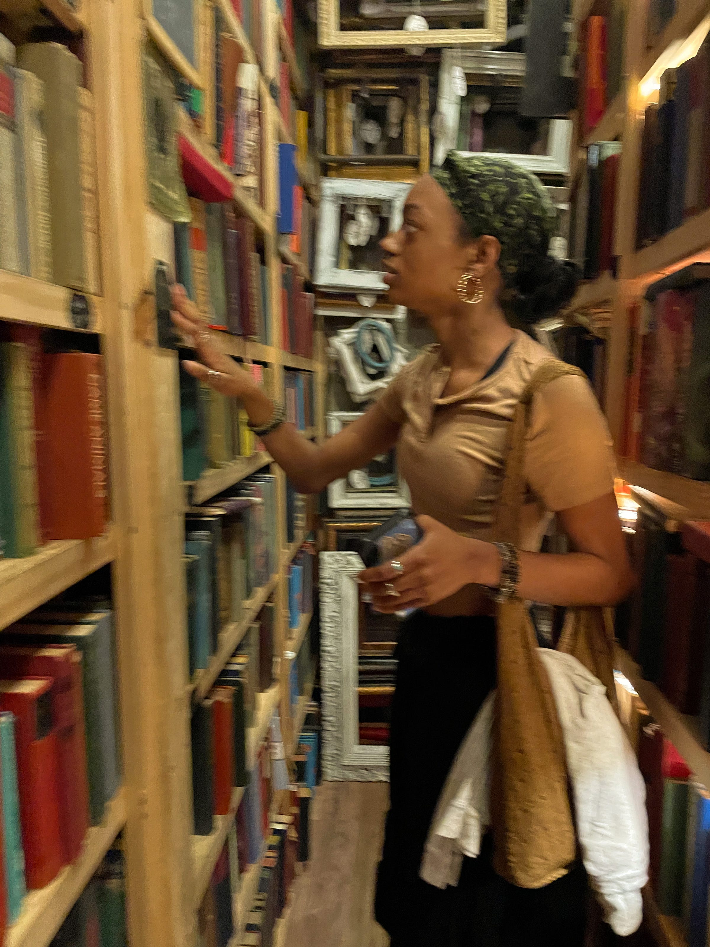 Liya Nichelle – Medium