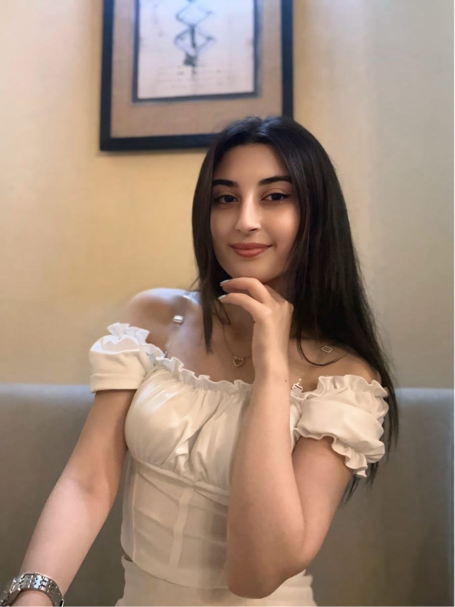 Esra Memmedli – Medium