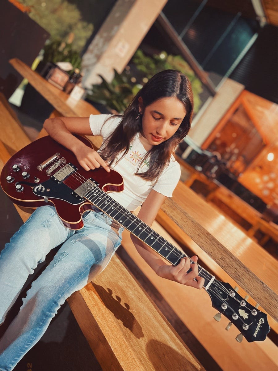 Sofia Anele – Medium