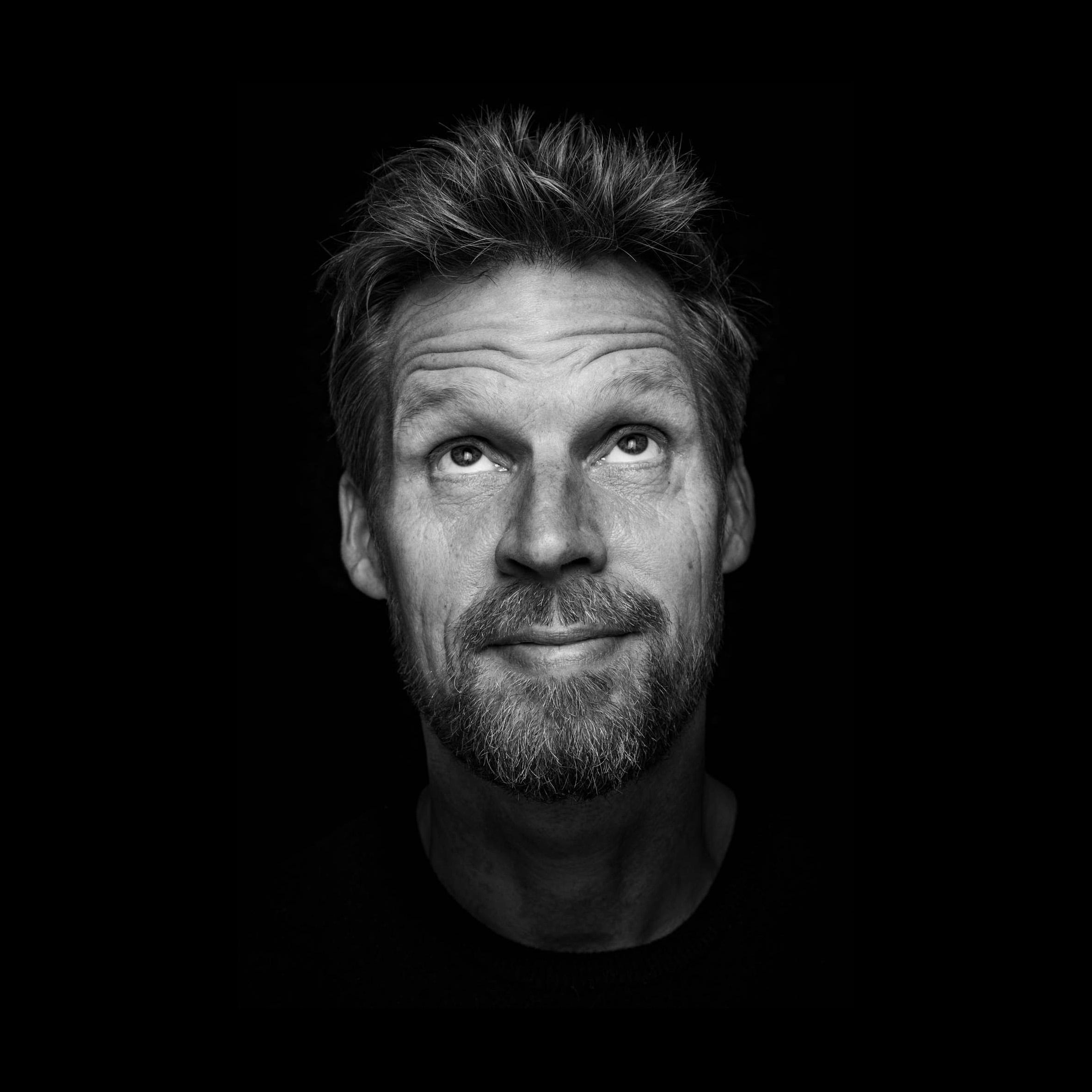 Sebastian Holmbäck – Medium