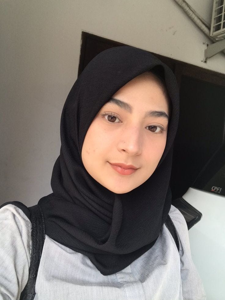 Pia Nabila – Medium