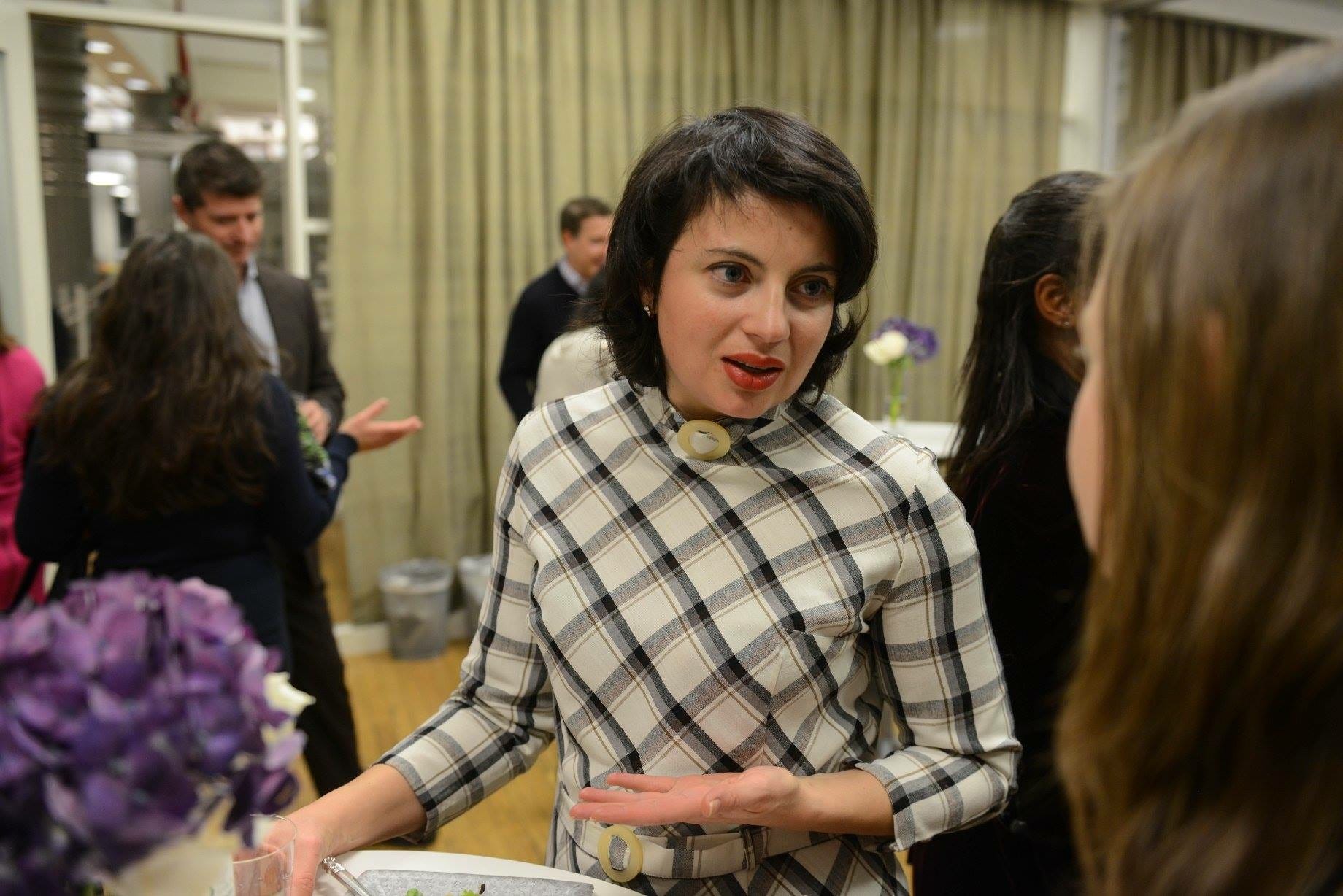 Alla Ayala – Medium