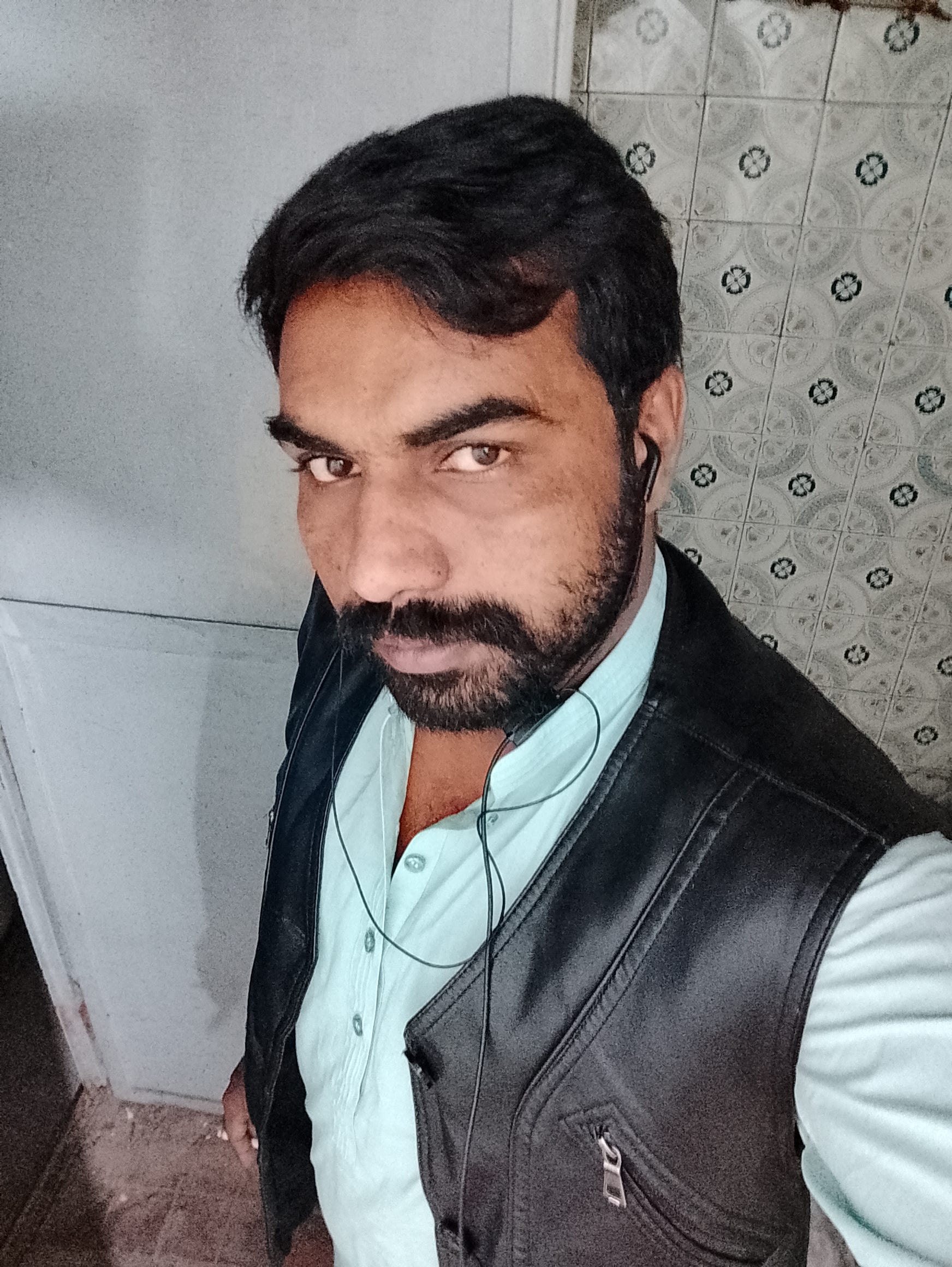 Taseer Abbas – Medium