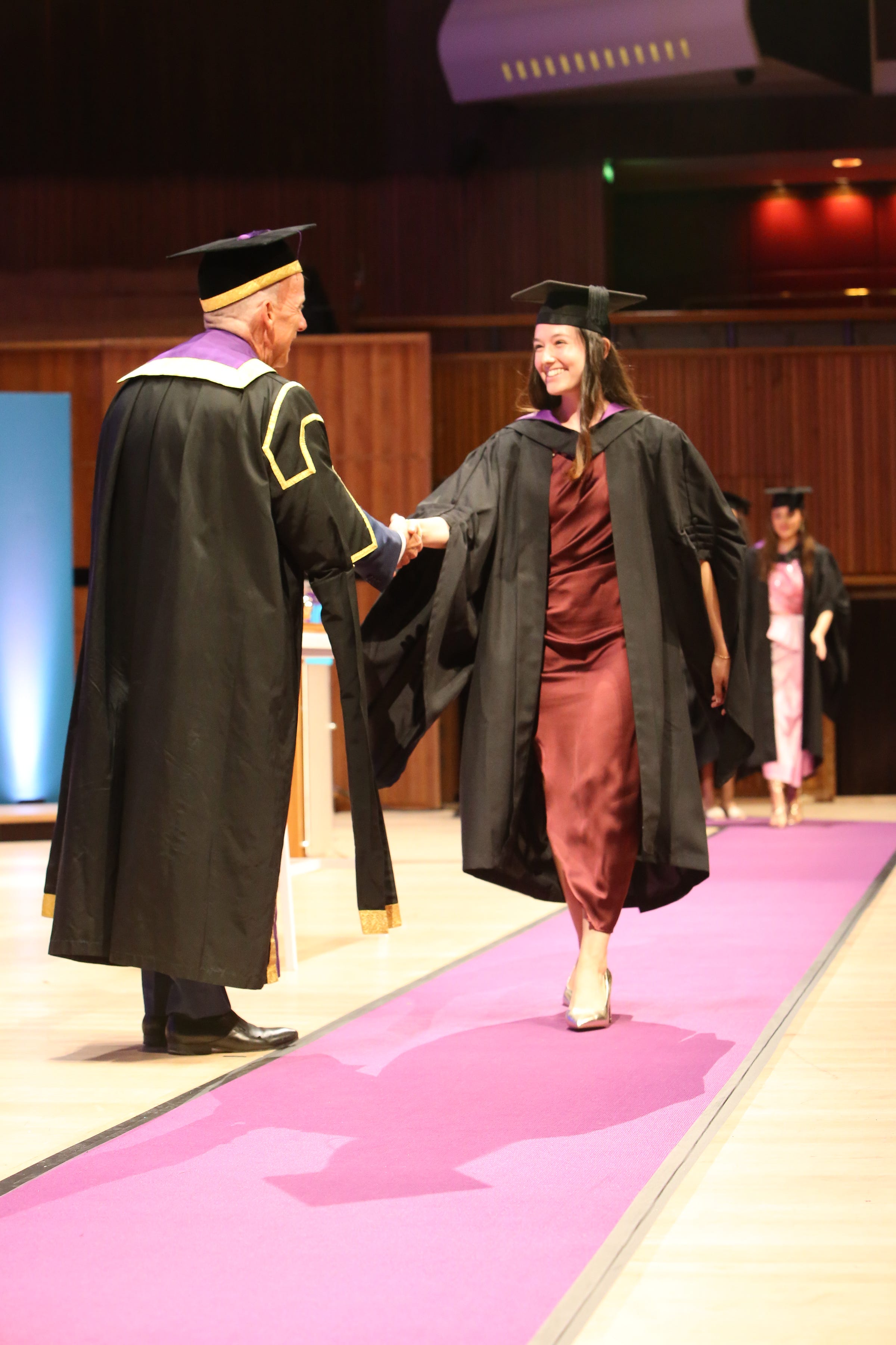 Jennifer Louise – Medium