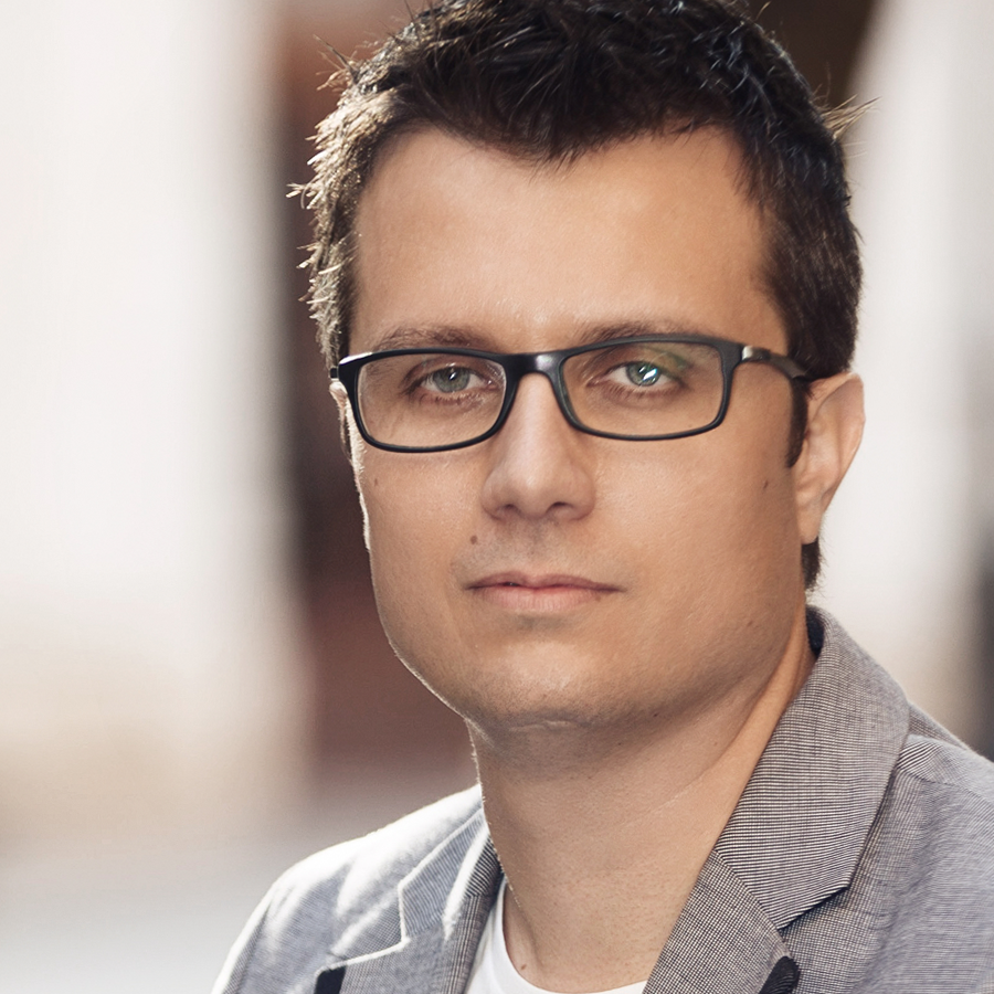 Roger Pardo – Medium
