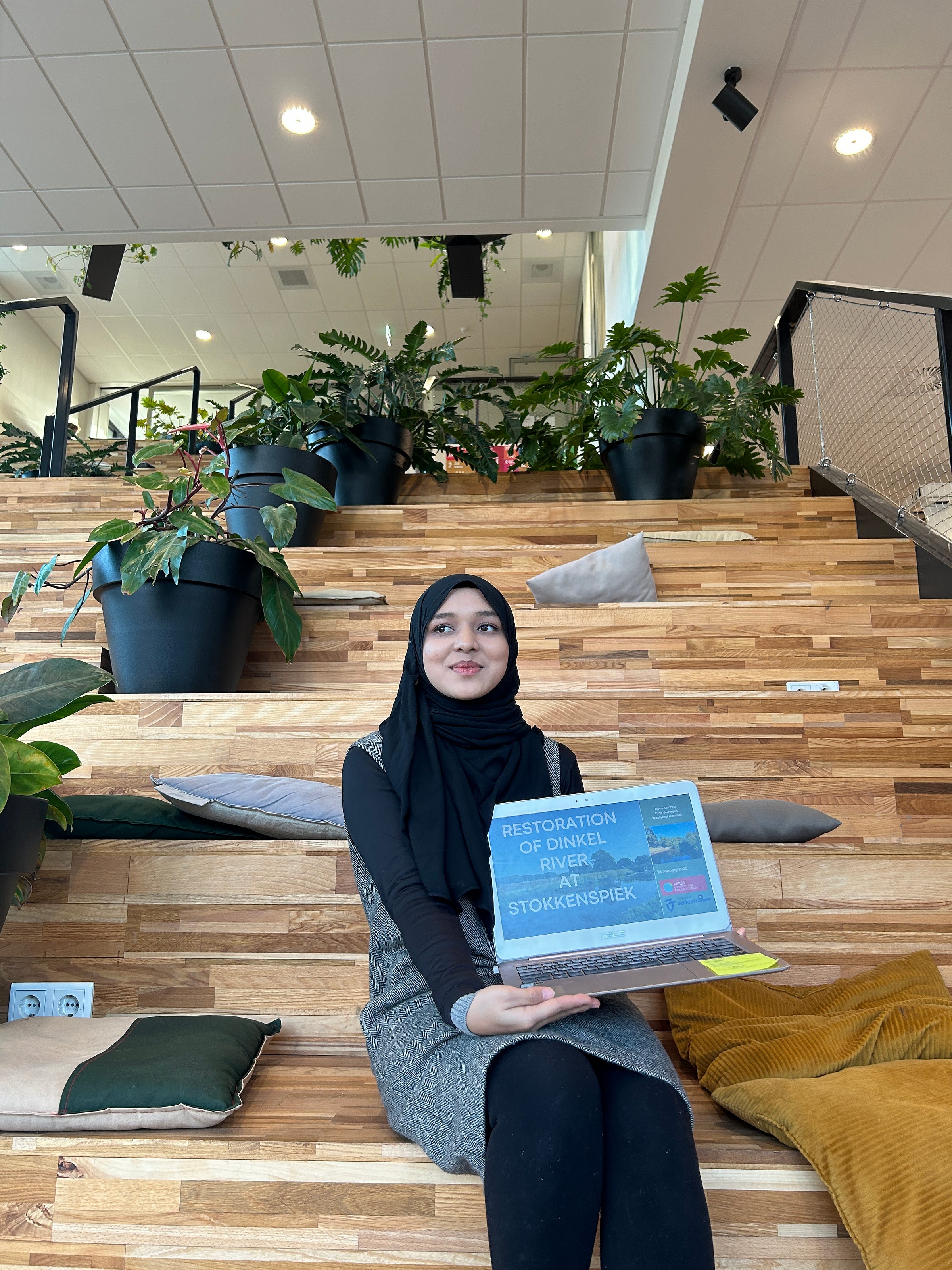 Wanita Hujan – Medium
