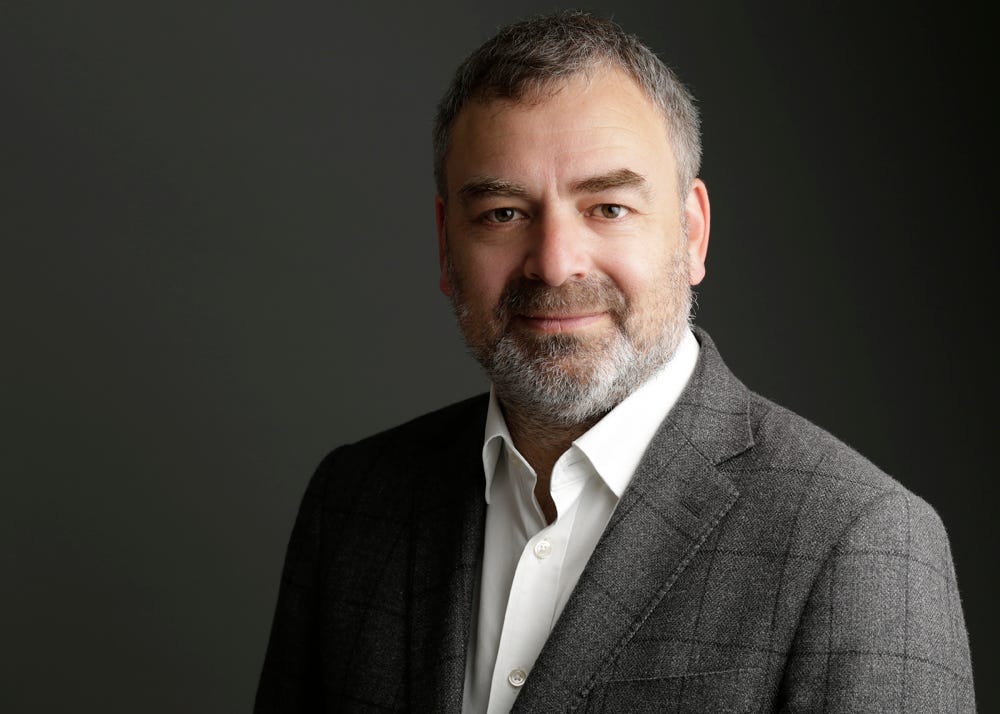 Jonathan Ellenor – Medium