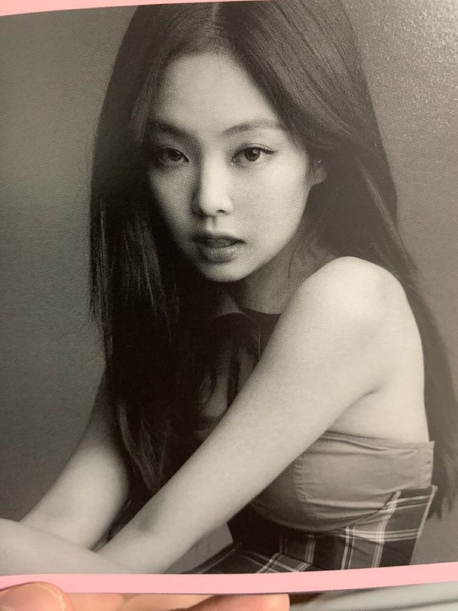 Elodie Gwenaelle – Medium