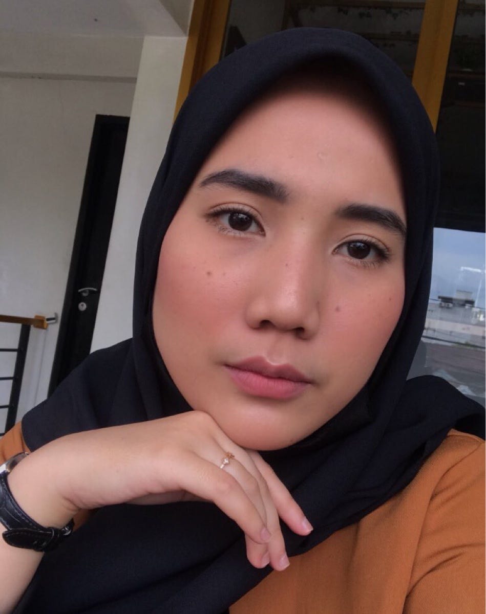 Deby Dessarah – Medium