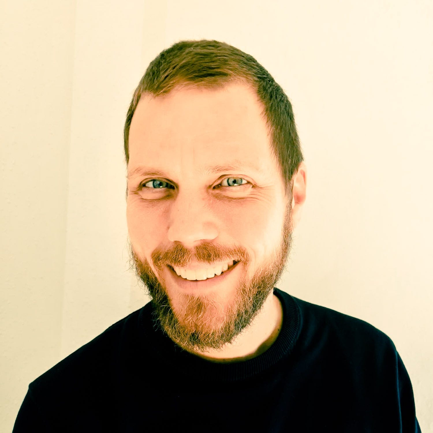 Andreas Hakansson – Medium