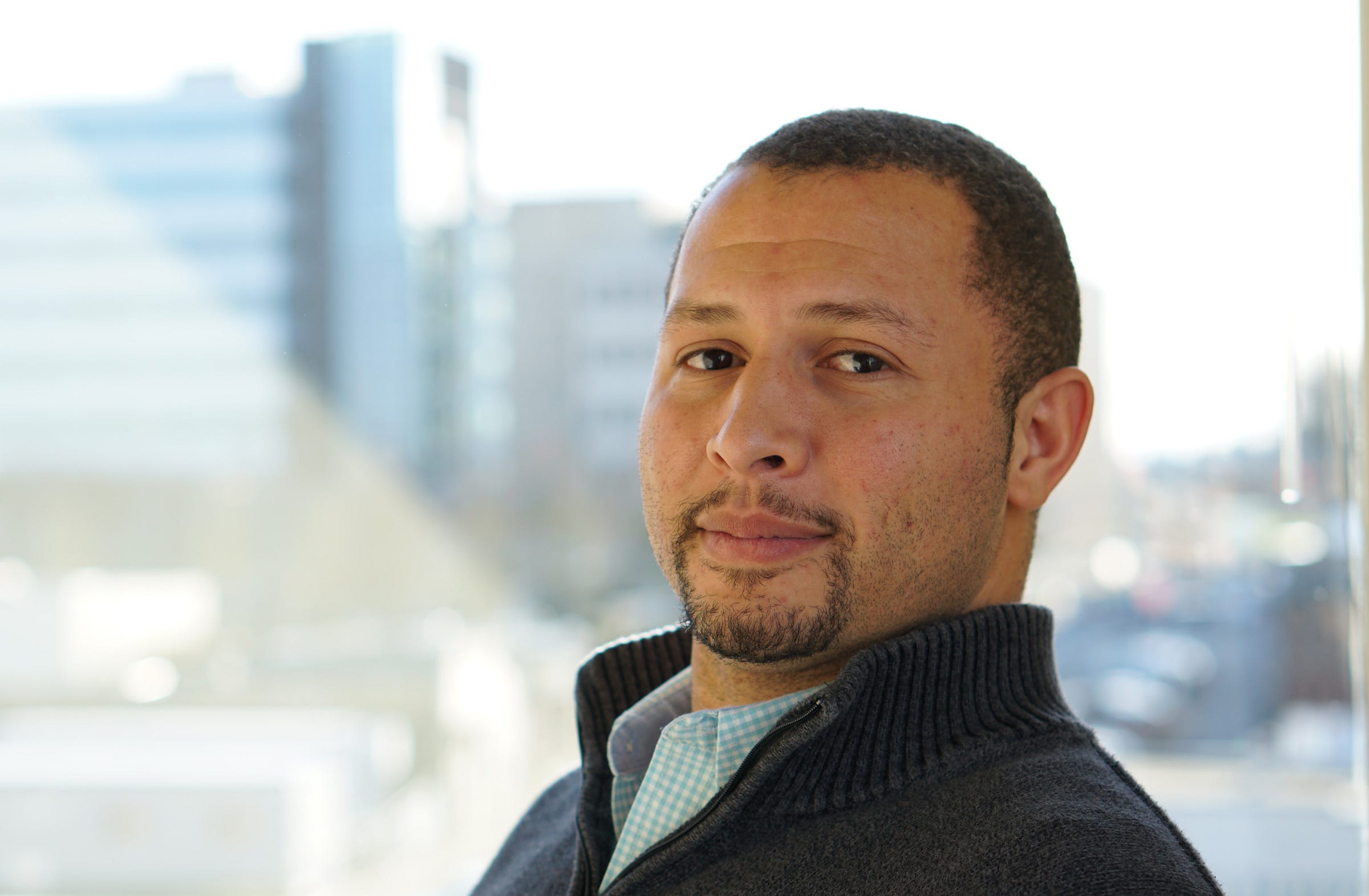 Louis Harris – Medium