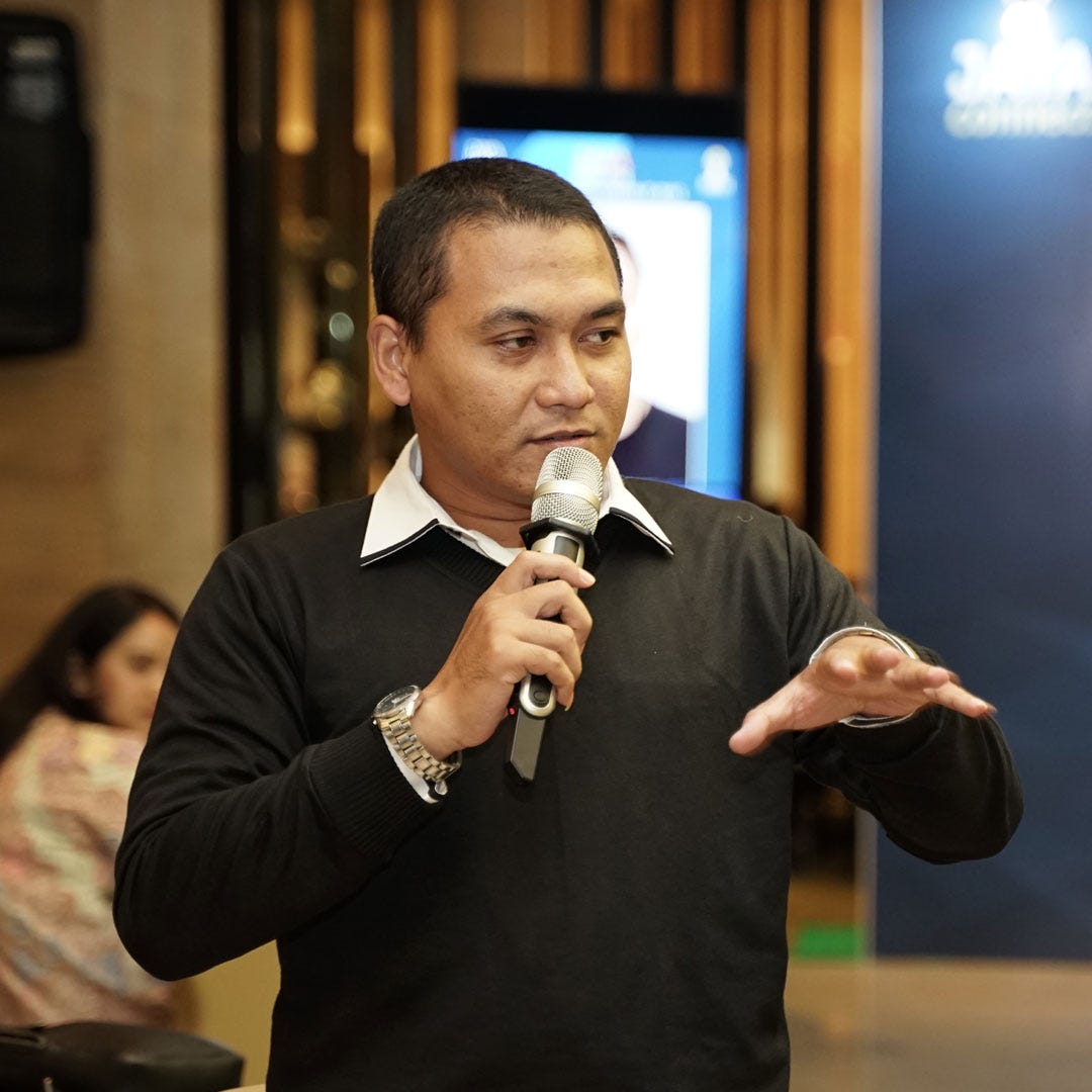 Mas Rais – Medium
